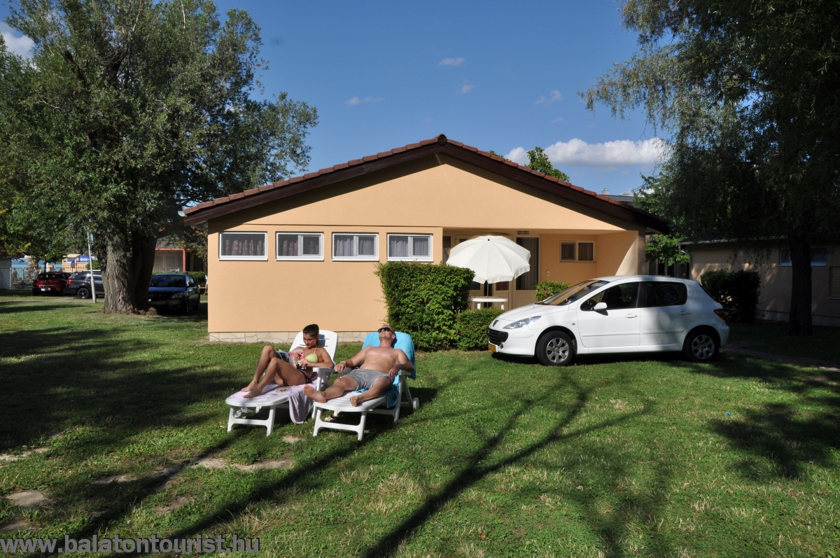 Balatontourist: Balatontourist Aranypart Kemping & Üdülőfalu